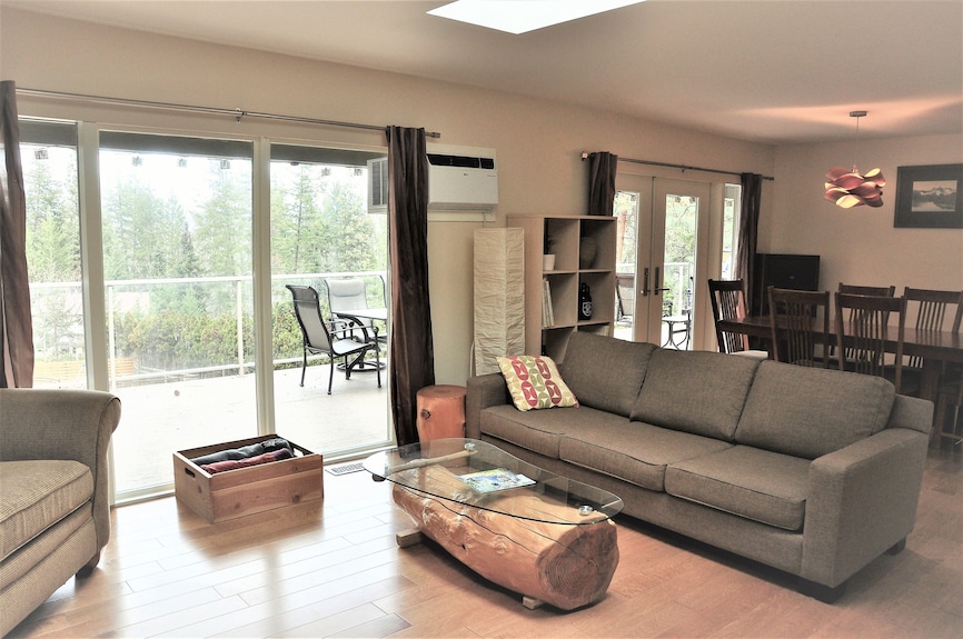 Licensed!! 3 Bedroom Family Home In Lower Mission - Kelowna