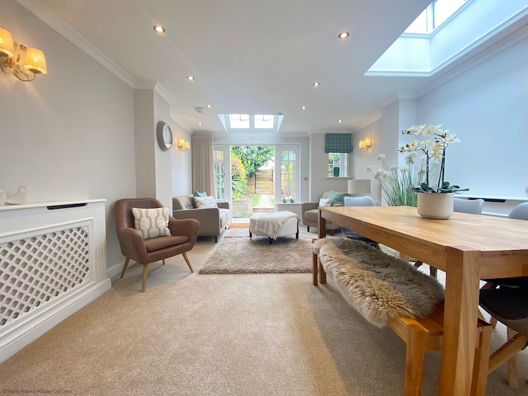 St Pancras - Chichester - A Town House That Sleeps 6 Guests In 3 Bedrooms - West Wittering