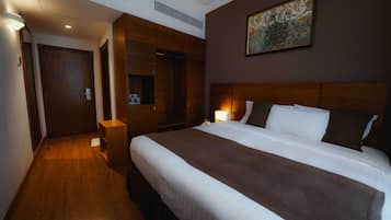 Secretária, quartos insonorizados, roupa de cama fornecida