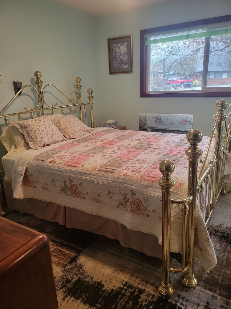 River Rock Retreat - Oakridge, OR