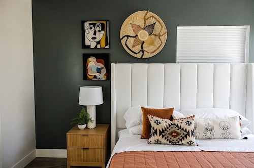 Luxury 4 Bdr/2br Home W/ Fast Wi-fi & Streaming - Sacramento