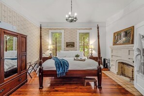 Quarto Comfort | Com decoração personalizada, com mobília individualizada, secretária