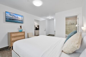 Suite Deluxe | Roupa de alta qualidade, cofre no quarto, com mobília individualizada 