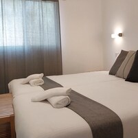 Escrivaninha, Wi-Fi de cortesia, roupa de cama