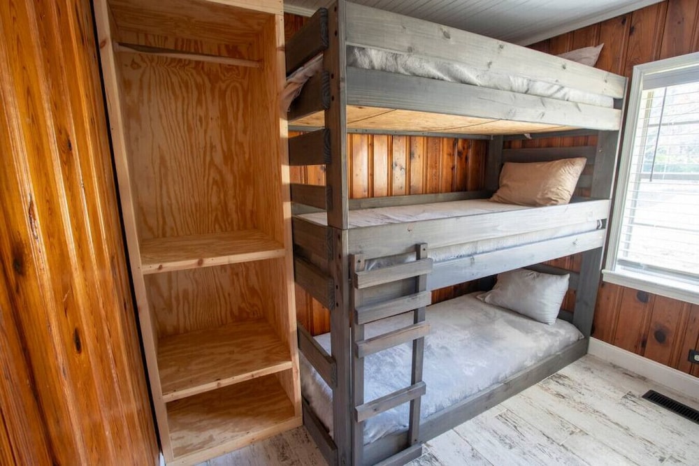 Nebo’s Foot, Hike&bike Cabin Escape At Mt. Nebo - Arkansas