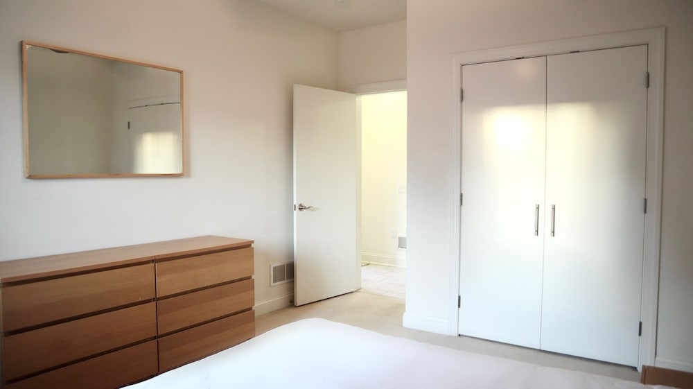 Modern 6 Bedroom Wildwood Beach Getaway - Cape May, NJ