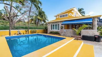 Exclusive house, multiple beds, private pool, garden views (casamares) | Piscina | Piscina externa