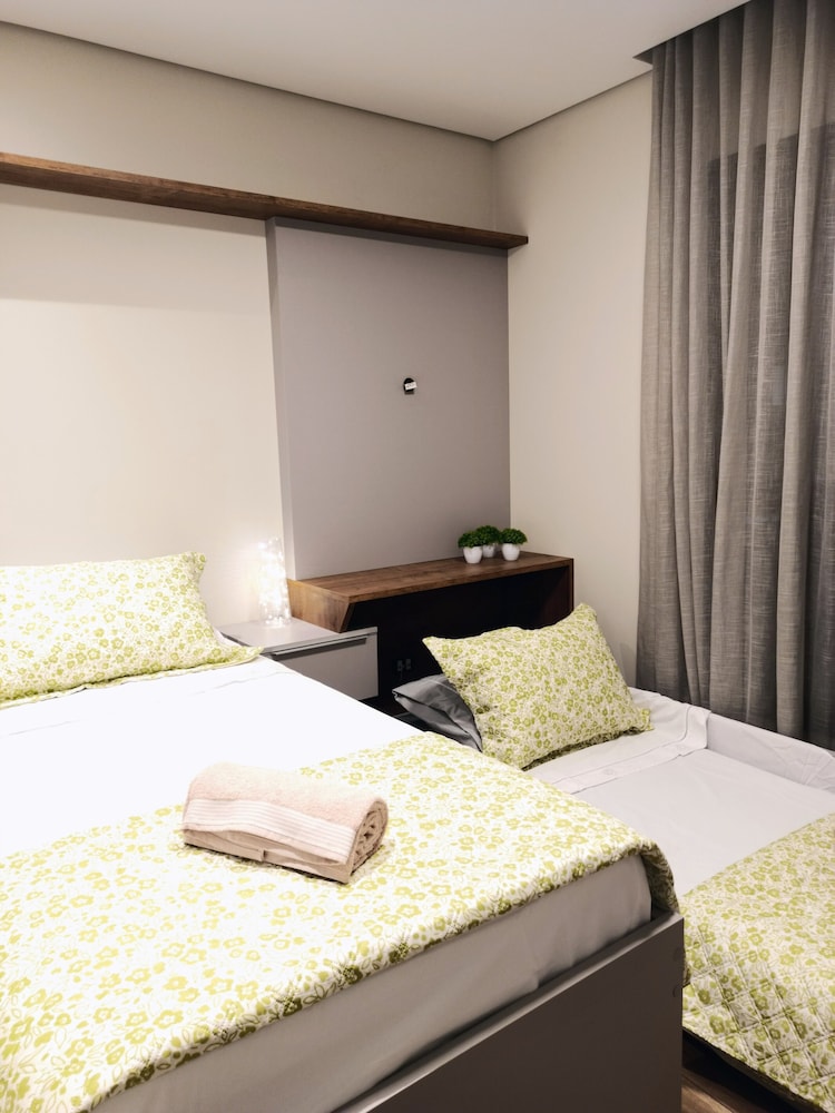 New Luxury Flat, 2 Bedrooms, Office, 92sqm, 2 Bwc, Free Parking, Barbecue Place - Curitiba