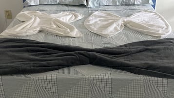 Quarto Standard, várias camas | Secretária, Wi-fi grátis, roupa de cama fornecida