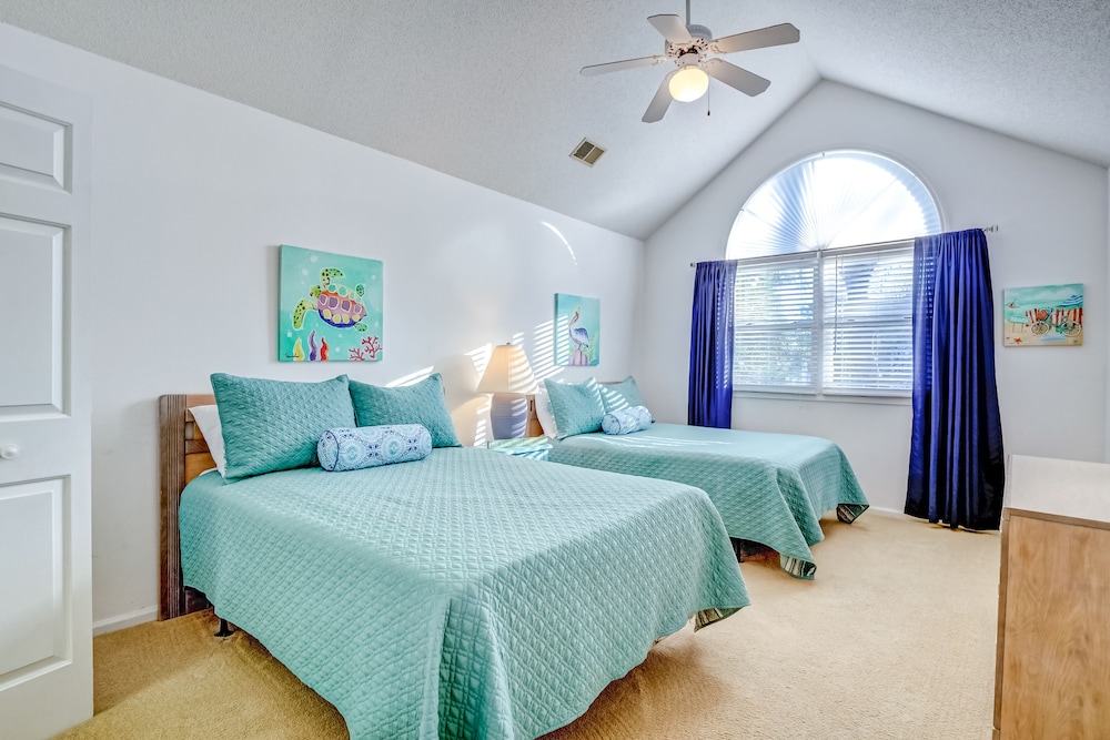 Spacious Townhome In Perfect Location With Screened Patio, Central Ac, & Wifi - Sunset Beach, NC