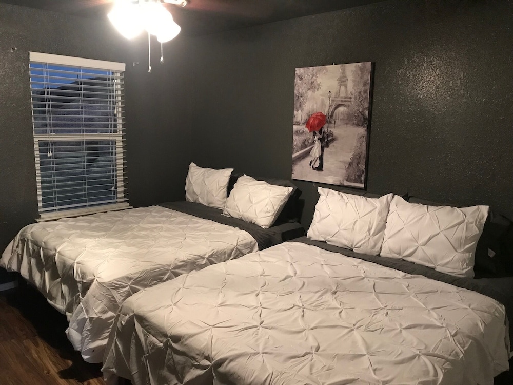 Luxury 4 Br Home W/ Pool, Large Game Room, Near Seaworld/six Flags (Cobbl.) - Hill Country Retreat – San Antonio