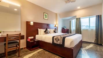 Quarto luxo | Roupas de cama premium, escrivaninha, quartos à prova de som