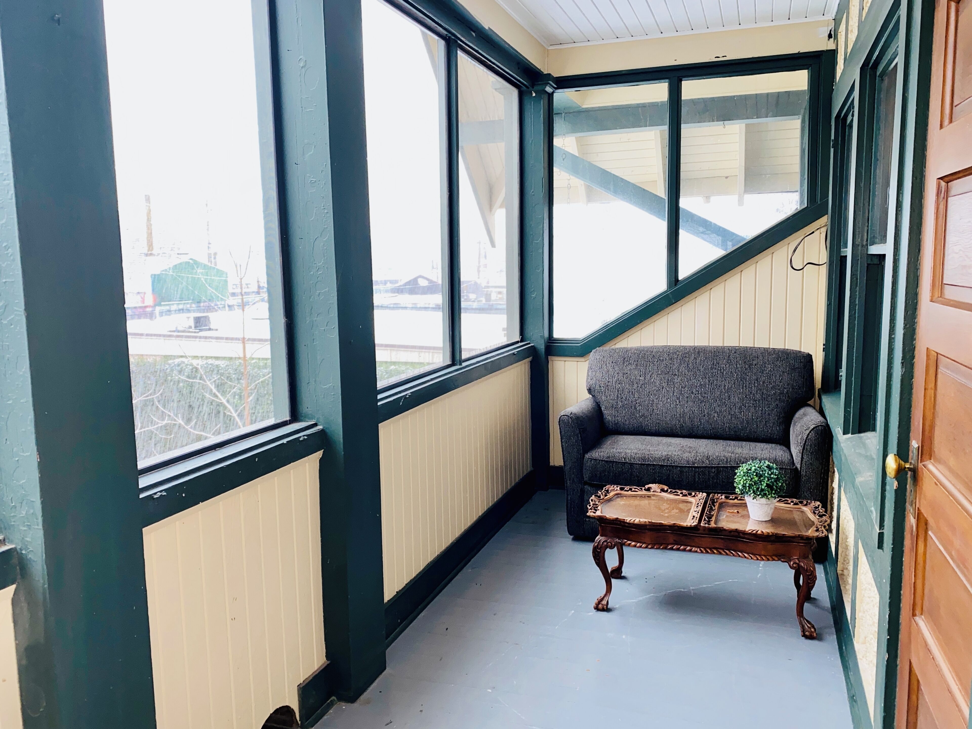 Historical Tudor House5 Mins Walk To Downtown Core Of Chilliwack, Pet Friendly! - Chilliwack