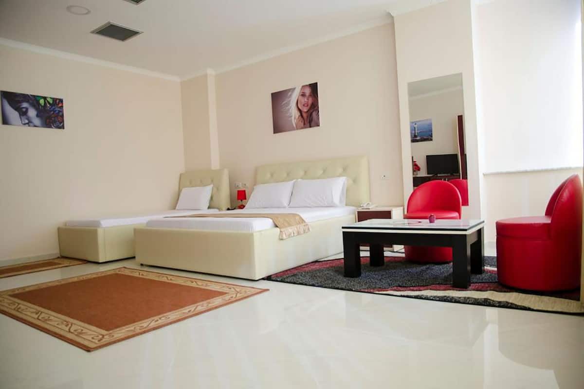 Quarto triplo clássico | Wi-Fi de cortesia, roupa de cama