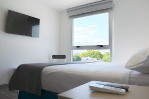 1 quarto, cofres nos quartos, cortinas blackout, quartos à prova de som