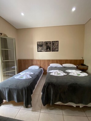 Cofres nos quartos, escrivaninha, berço de viagem, Wi-Fi de cortesia