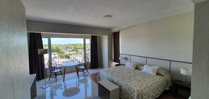 Estúdio Superior | Roupa de alta qualidade, minibar, cofre no quarto, Wi-fi grátis 