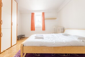 Apartamento Nobre, 3 quartos, não fumadores | 3 quartos, secretária, ferro/tábua de engomar, Wi-fi grátis 