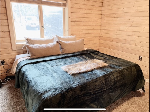 Private And Big Log Cabin With Hot-tub In Sequoia National Forest/ Monument - Camp Nelson, CA