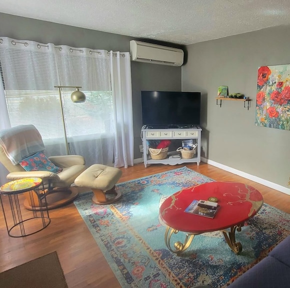 Heavenly Bungalow, Immaculately Clean, Close To Downtown! - Roseburg, OR