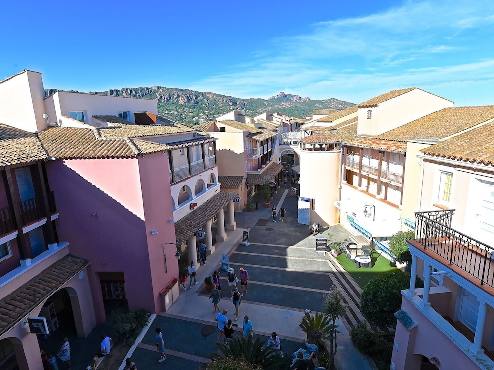 Beautiful Apartment For 4 Guests With Pool, Wifi, Tv, Terrace, Pets Allowed And Parking - Agay