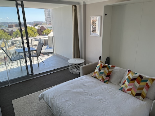 Cosy Studio With A Large Balcony And A Great View! - Sydney