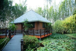 Quarto júnior, 1 cama King, para não fumantes, sobre a água | Roupas de cama premium, cofres nos quartos, quartos à prova de som