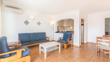 Apartamento Standard, 2 quartos, vista para a piscina | Sala de estar