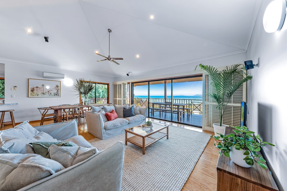 Panoramic Ocean Views With A Pool - Airlie Beach