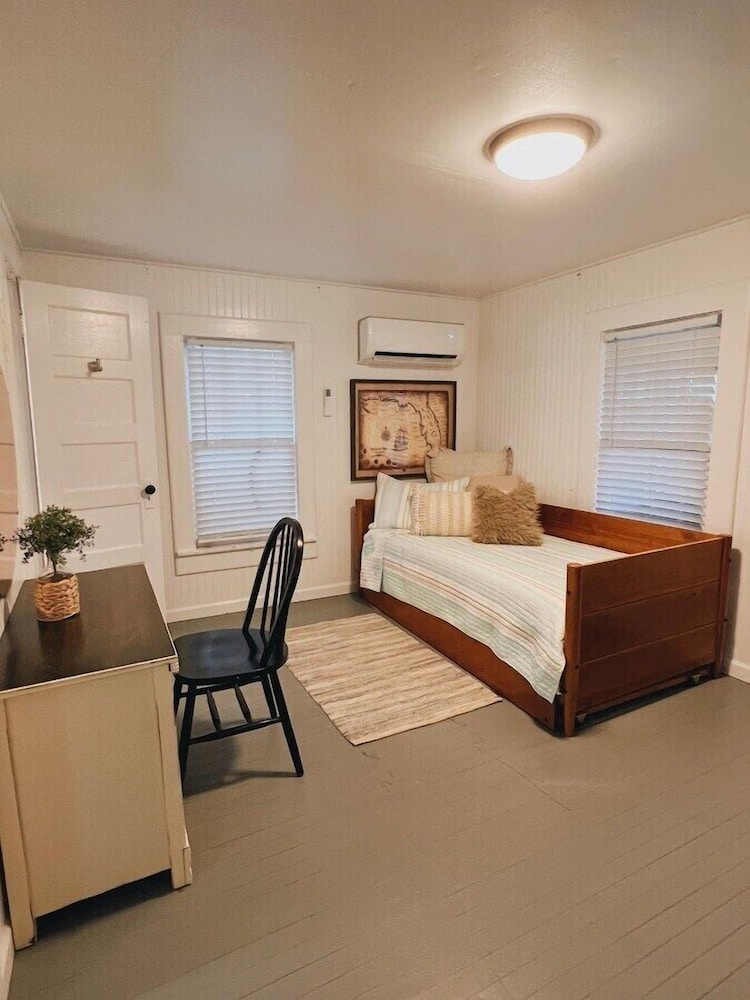 Downtown Beach Cottage | Pets Ok - Port St. Joe