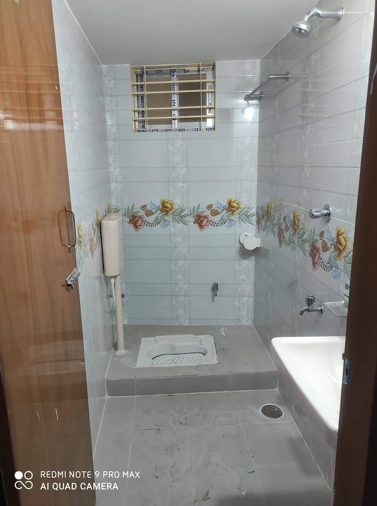 5 Minutes To Mirpur Cricket Stadium! Family Sized Condo With Varanda - Dacca