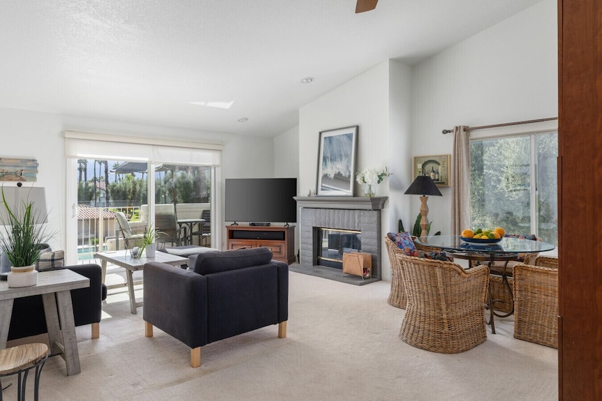 Desert Falls- Family Home In Gated Community - California