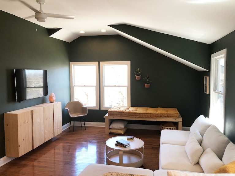 Little Fox Cottage - A Cozy Riverview Getaway - Crystal Lake, IL