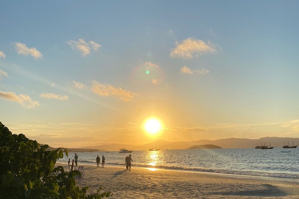 Perto da praia, praia de areia branca