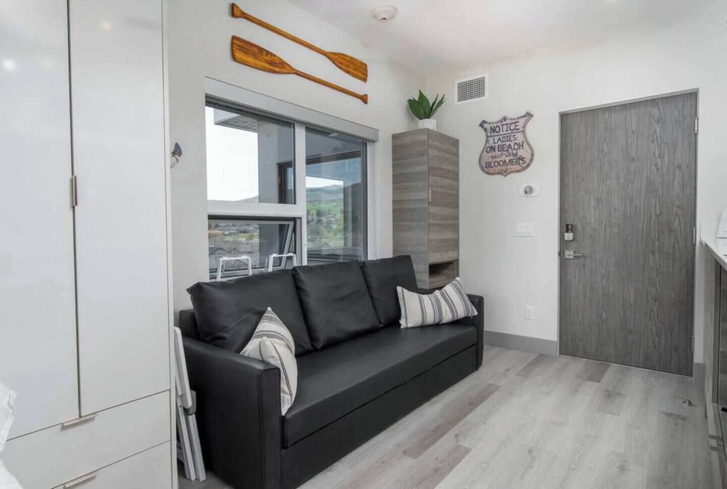 Lake Okanagan Cozy Beach Condo! Corner Penthouse W/ 180° Views - Vernon