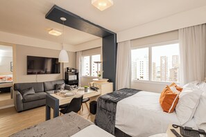 Estúdio Tradicional | Minibar, com decoração personalizada, com mobília individualizada 