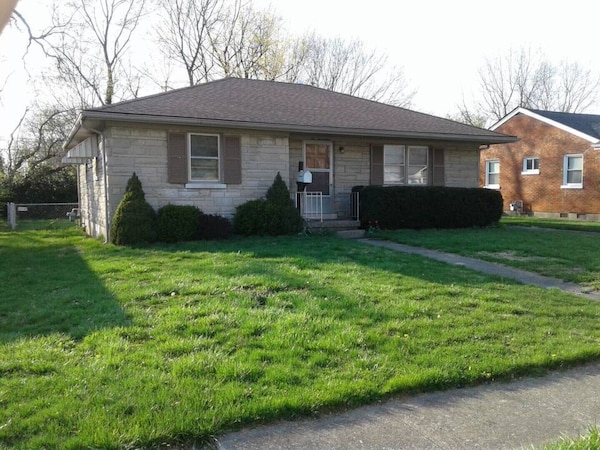 Bedford Stone Cottage Near Keeneland And Horse Park - Lexington, KY