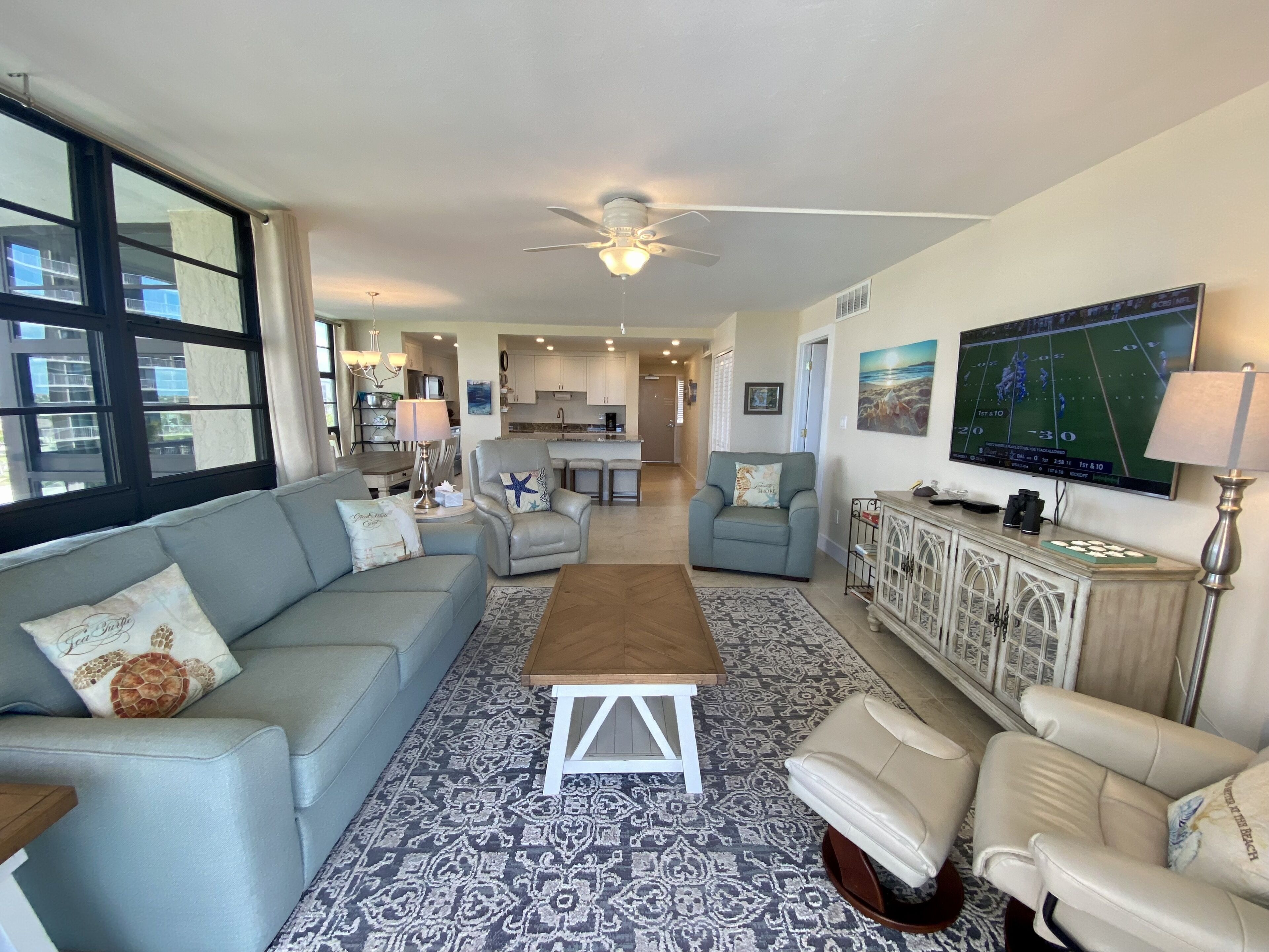 Beautifully Renovated Beachfront Condo..expansive Views Of Sunset, Pool & Beach! - Marco Island, FL