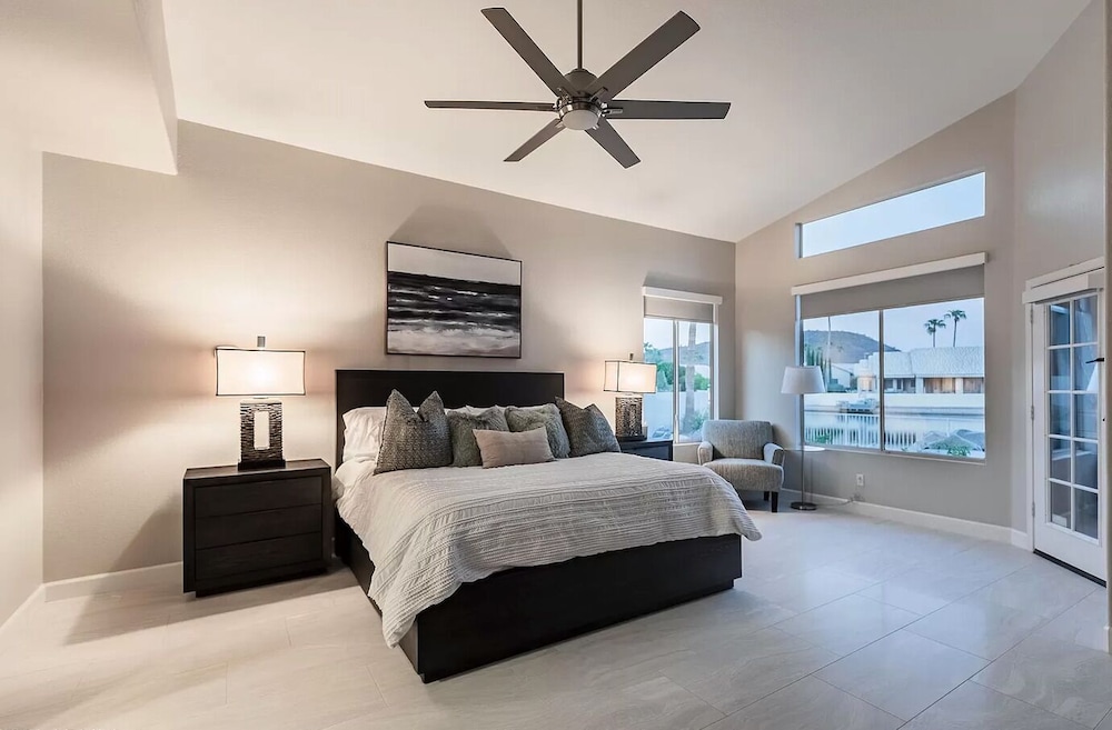 Luxe Lakefront Home W/ Pool, Hot Tub, & Boat Dock! - Glendale, AZ