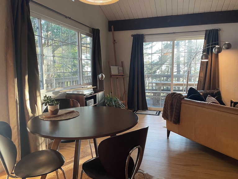 Light Filled Cabin In The Woods - Fontana, CA