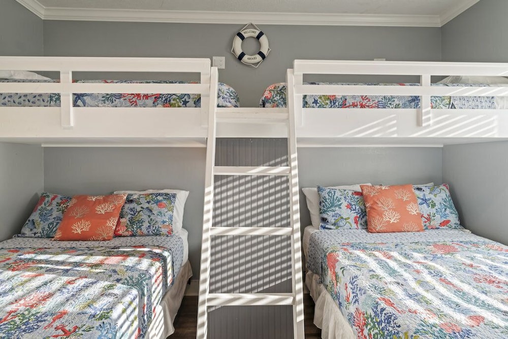 Ocean View /1 Min Walk To Beach / Pool Table / Fire Pit / Kids Playset - Bolivar Peninsula, TX