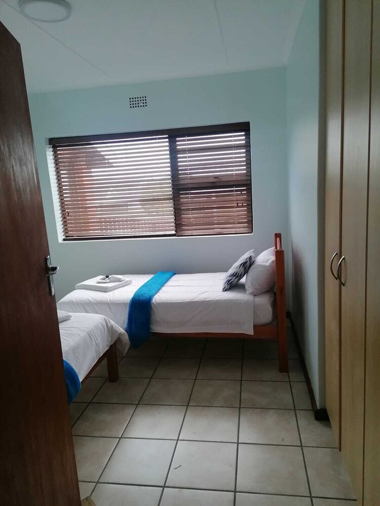 8 Sleeper Self Catering House - L'Agulhas
