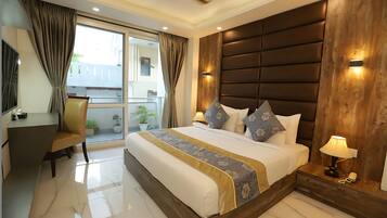 Quarto casal luxo | Edredons de pluma, camas Select Comfort, escrivaninha