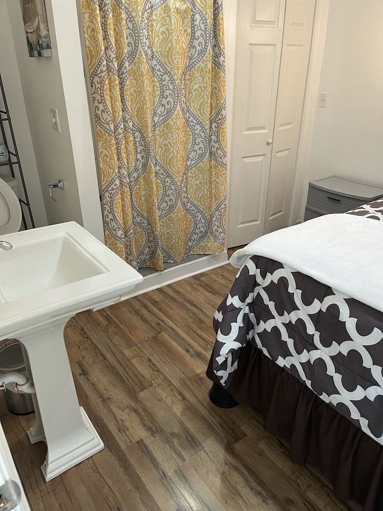 Cozy Comfortable Cottage For One Or Two Guest - Virginia