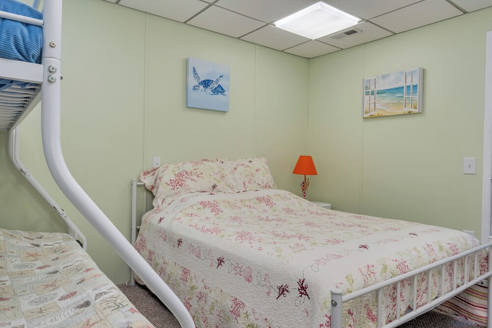 Escape To Paradise! Newly Renovated Condo Steps From The Beach With Heated Pool! - Wildwood Crest, NJ