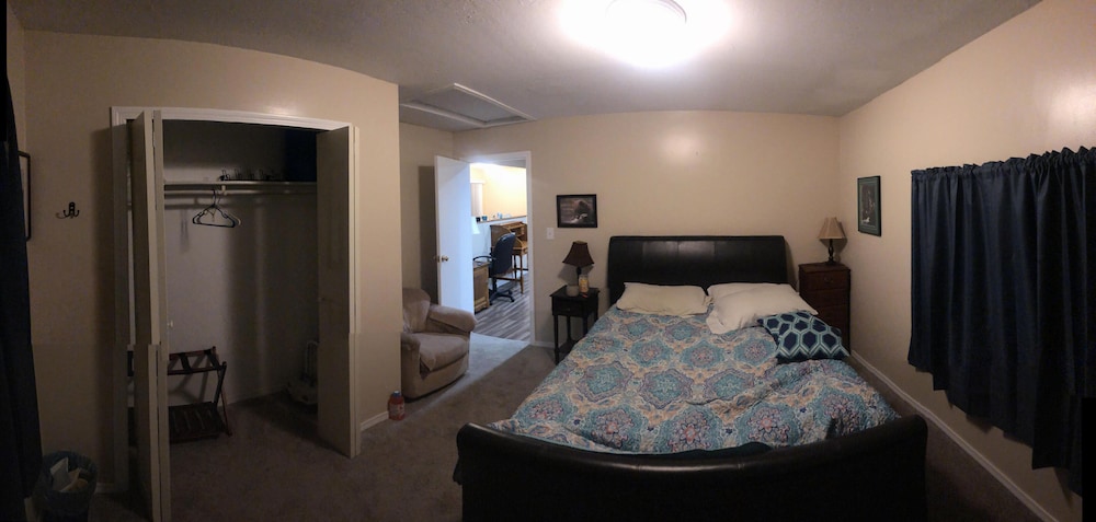 3 Bed 2 Bath House W/ Covered Parking Spot And Fenced Backyard. - Kodiak, AK