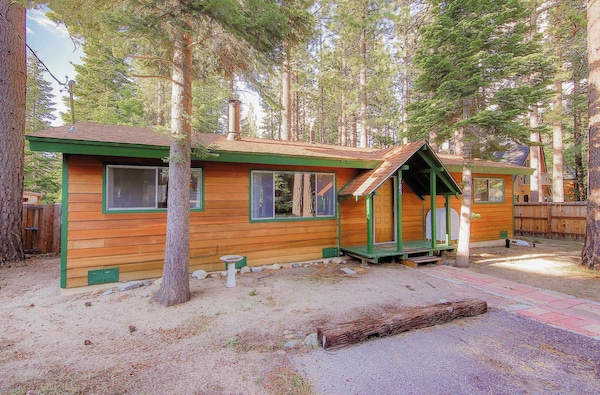 Whispering Pines Cabin - Family And Pet Friendly Abode - California