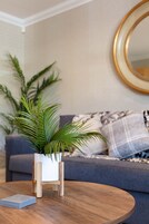 Apartamento conforto | Área de estar | Smart TV 42 polegadas com canais digitais, TV, Netflix