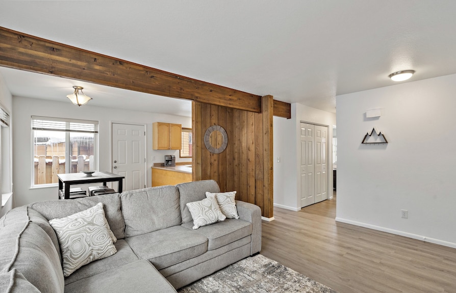 Peaceful Anchorage Retreat With Mountain Views - Anchorage, AK