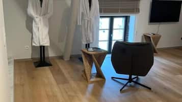 Quarto Deluxe | Sala | TV de ecrã plano